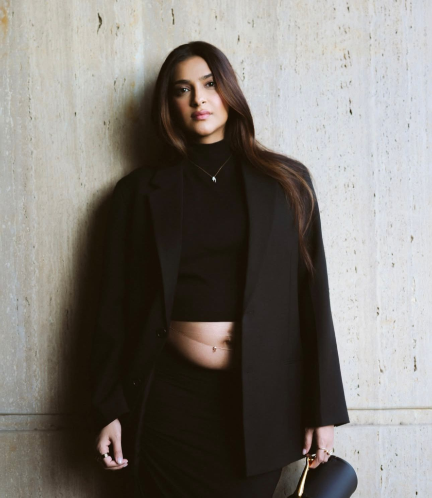 Sonam Kapoor Flaunts Her Fully Grown Baby Bump As She Prepares To ...